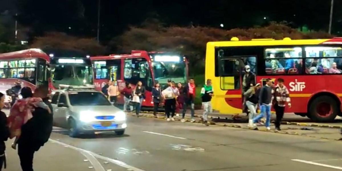 Bloqueos en TransMilenio: usuarios de la troncal Suba deben caminar