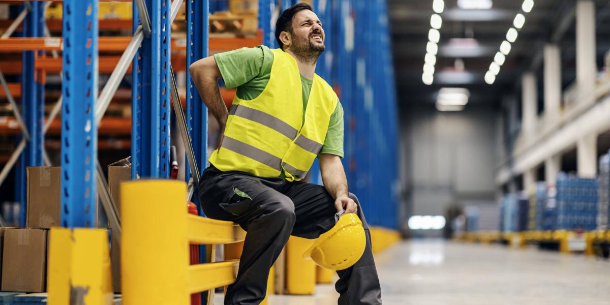 Cómo prevenir la lumbalgia en el trabajo y en casa