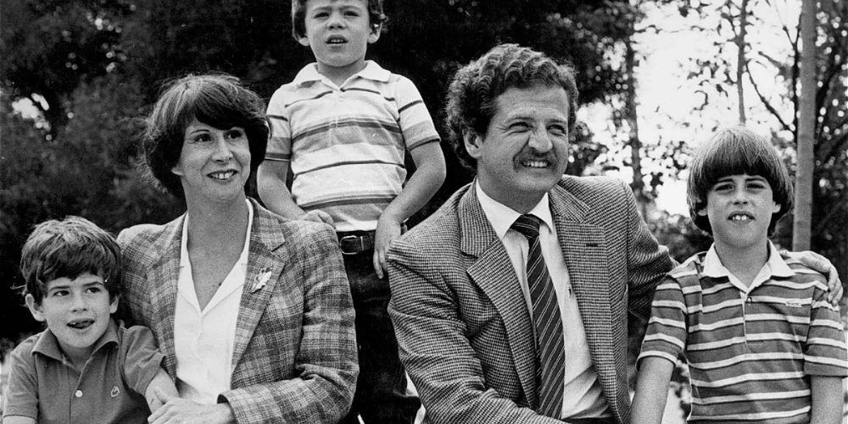 Familia de Galán: reacción al libro del hijo que este tuvo a los 22 años