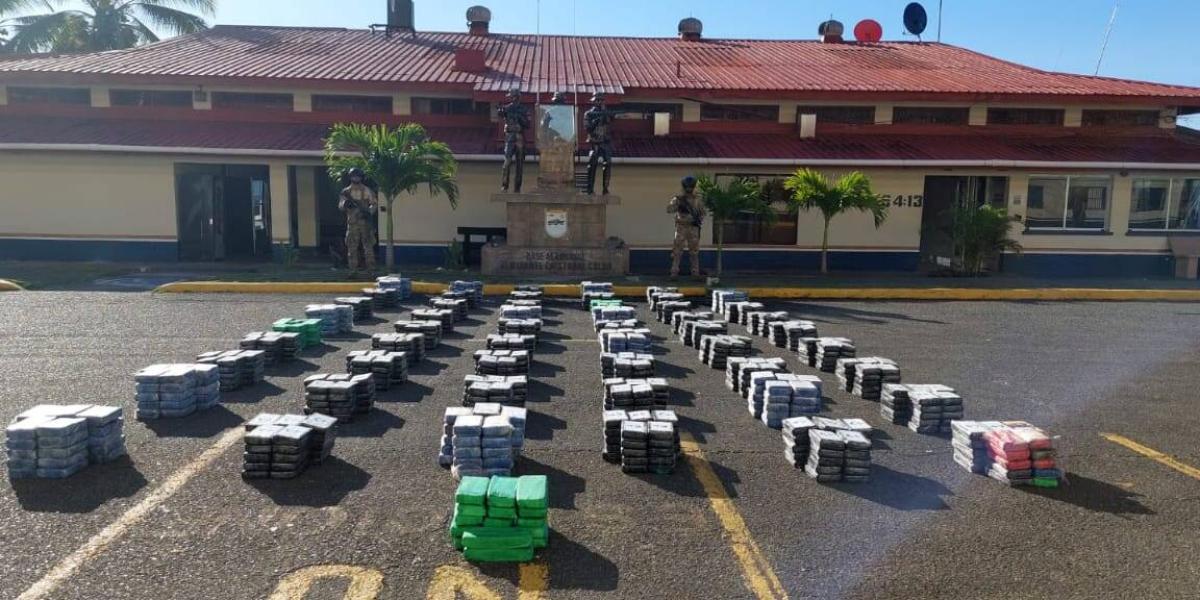 Incautan más de 5 toneladas de coca que narcos sacaban por el mar Caribe