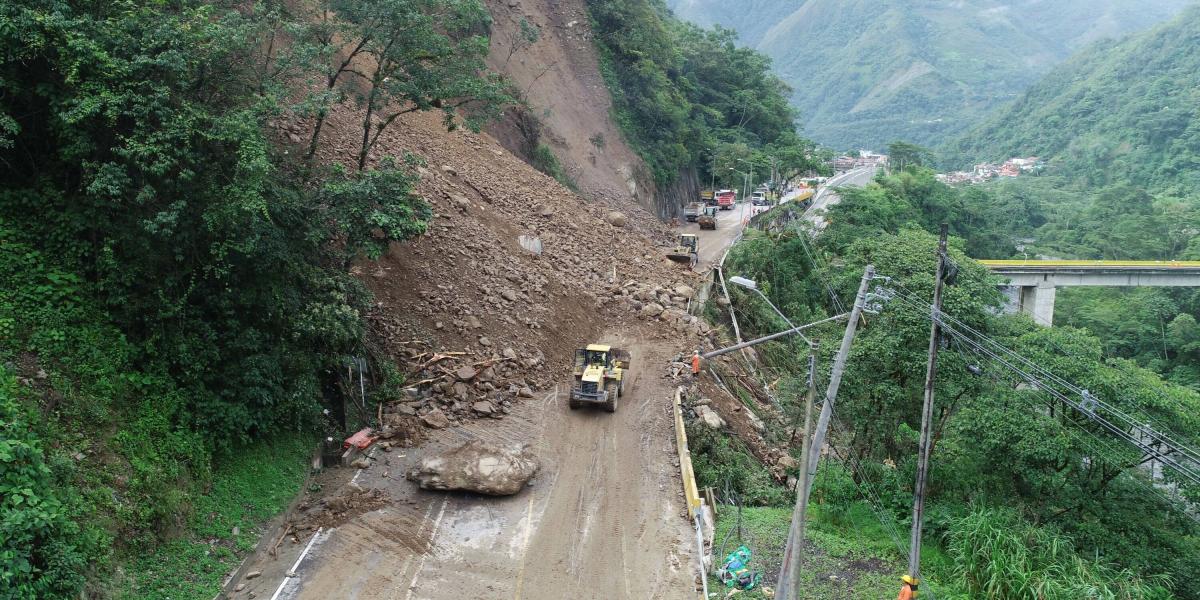 Qué hacer si va de viaje y hay un derrumbe en la carretera