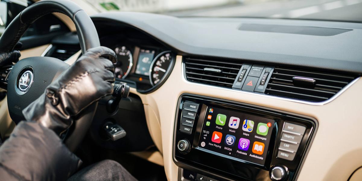 ¿Cómo funcionan CarPlay y Android Auto en su carro?
