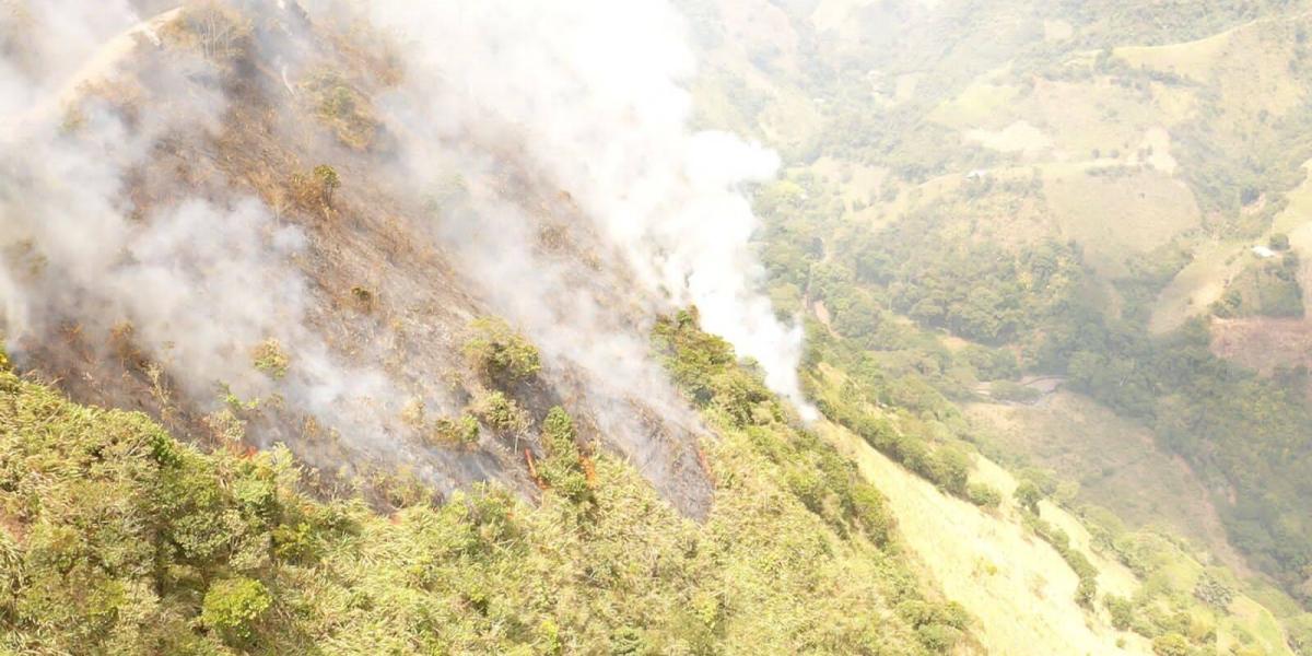 Caparrapí: grave incendio forestal afecta montañas del municipio