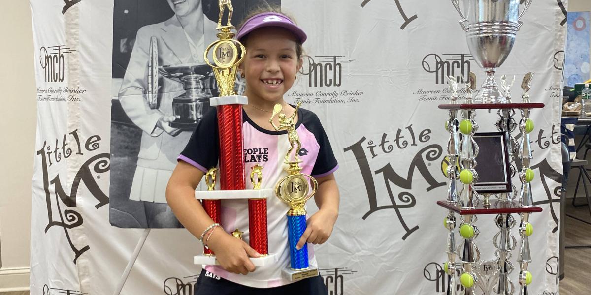 Mia Jimenez, campeona de sencillos y de dobles del Little Mo en USA