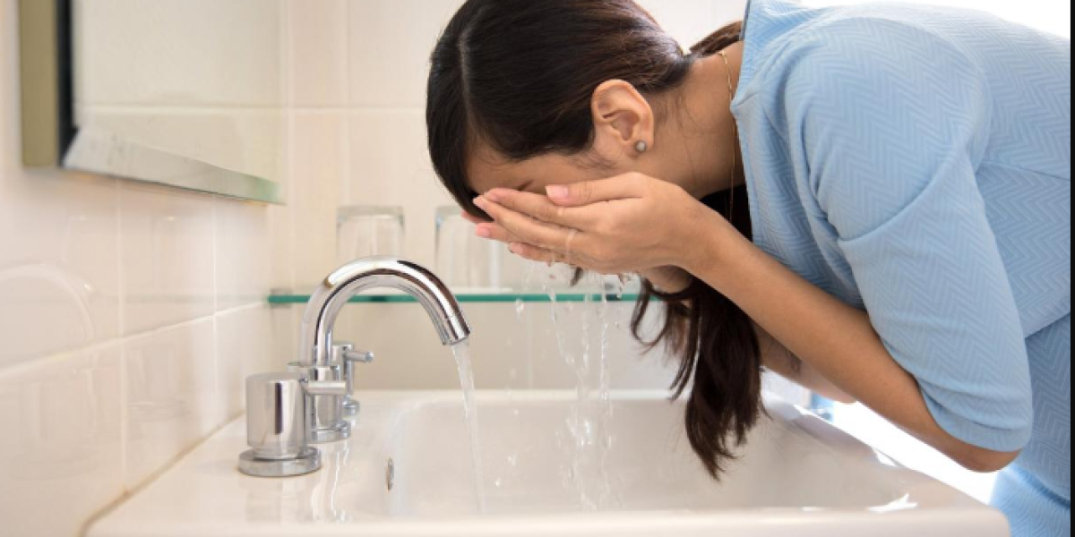 ¿Es malo lavarse la cara en la mañana? Expertos dicen cómo hacerlo correctamente