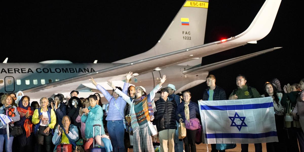Llega a Colombia el último vuelo humanitario con colombianos repatriados desde Israel