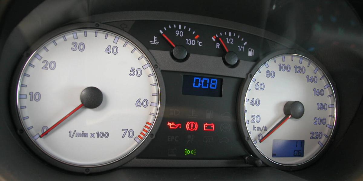 ¿Qué significan los símbolos del tablero de su carro?