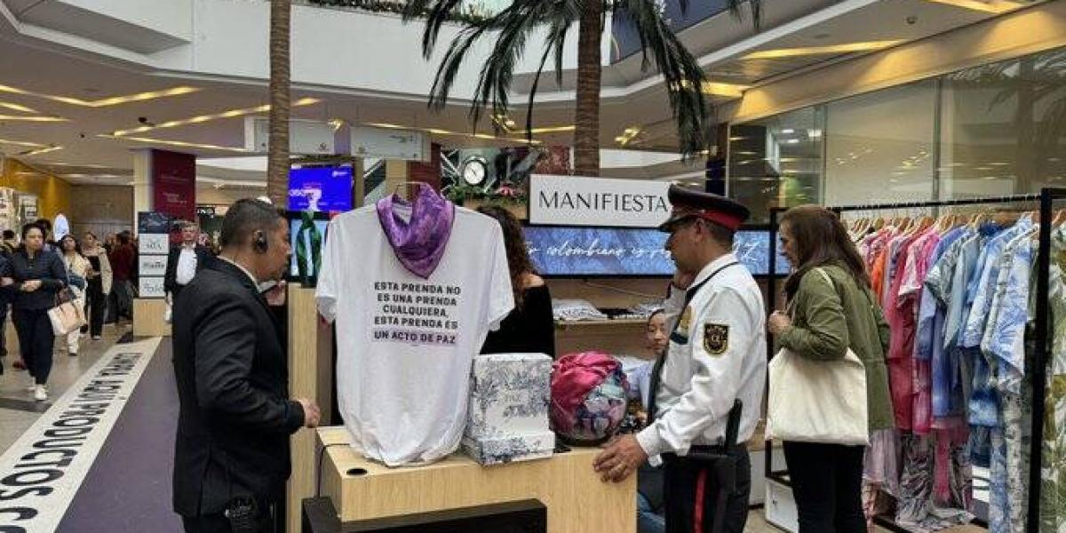 Manifiesta denuncia robo en isla que tienen en centro comercial de Bogotá