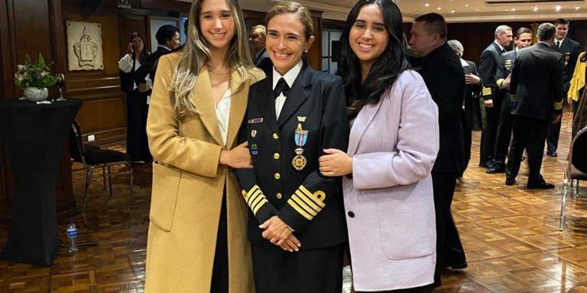 Armada de Colombia: Beatriz Elena García, la primera contralmirante