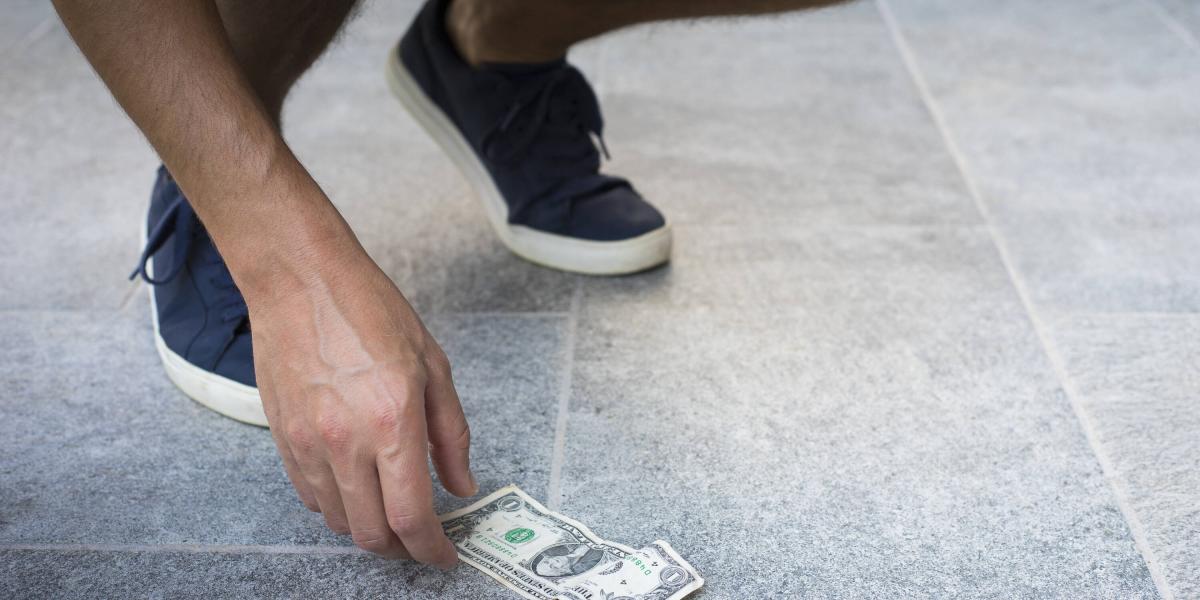 ¿Qué significa encontrar dinero en la calle? Esto dice el Feng Shui ...