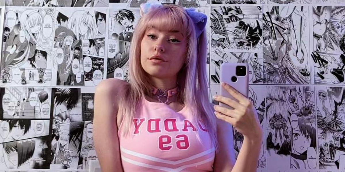 Meow Dalyn se identifica como perro, duerme en una jaula y tiene paseadores