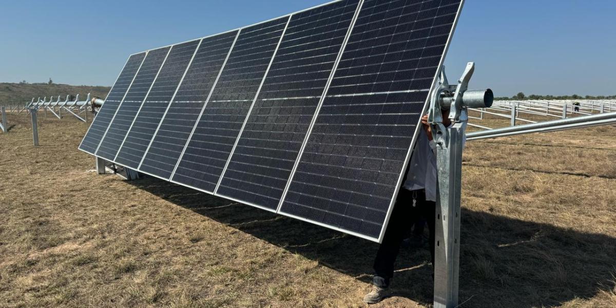 Avanza construcción de parque solar para suministrar energía a minera ...