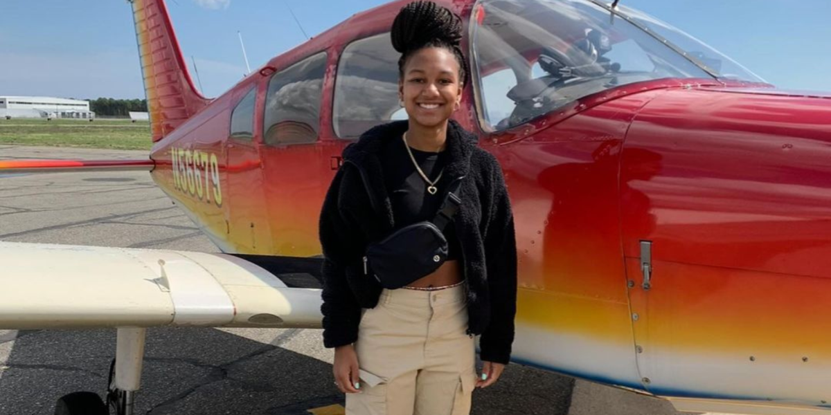 La piloto más joven de Nueva York: aprendió a manejar un avión antes ...