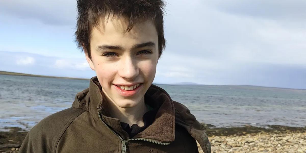 Paseaba por la playa y halló objeto de años pasados que compitió por un ...