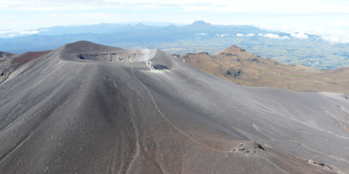 Volcán Puracé aumentó su actividad sísmica, pero se mantiene alerta naranja