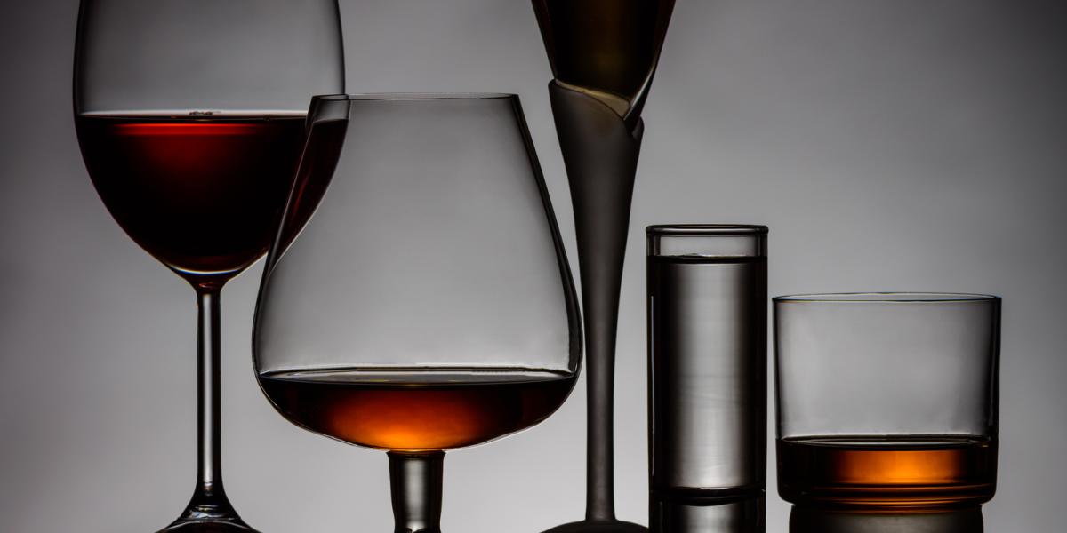 Estilos de copas y vasos para beber licores y cerveza