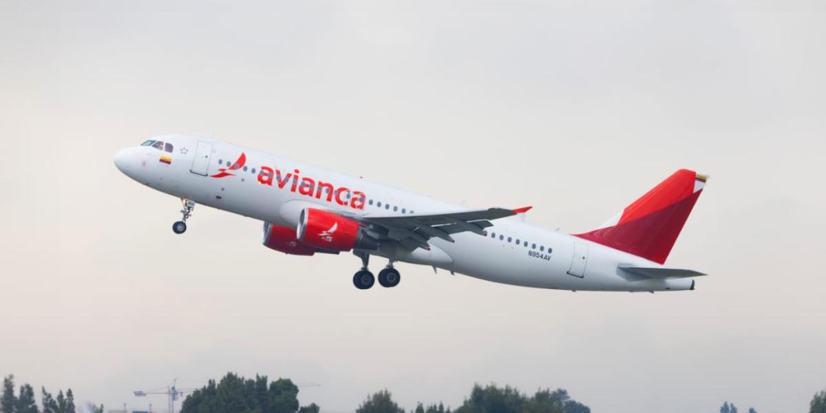 Avión de Avianca que volaba de París a Bogotá tuvo que desviarse a España: ¿qué pasó?