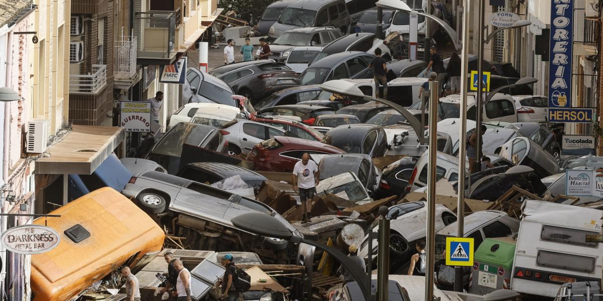 ¿Qué ayudas dará el Gobierno a las familias colombianas afectadas por la Dana en Valencia?