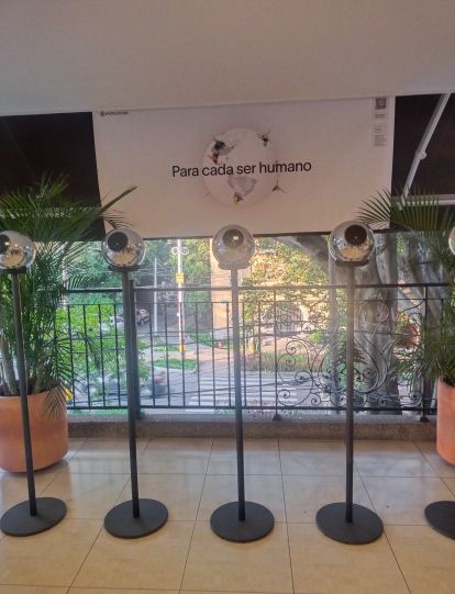 Worldcoin llega a Colombia: así funciona el orb de verificación de ...