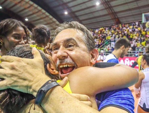 Antonio Rizola se va de la Selección Colombia Femenina de Voleibol