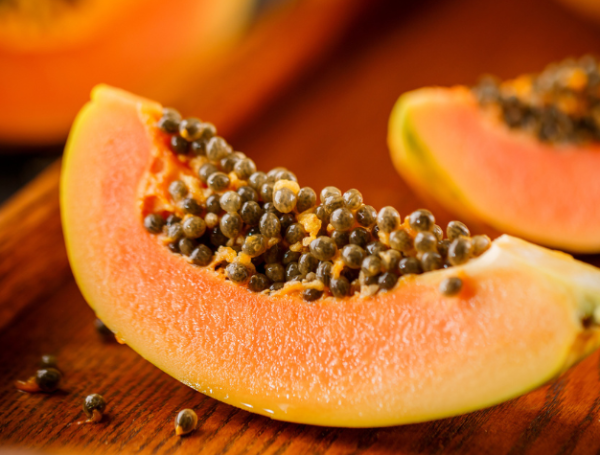 Expertos afirman que las 'pepas' de papaya se pueden comer y tienen ...