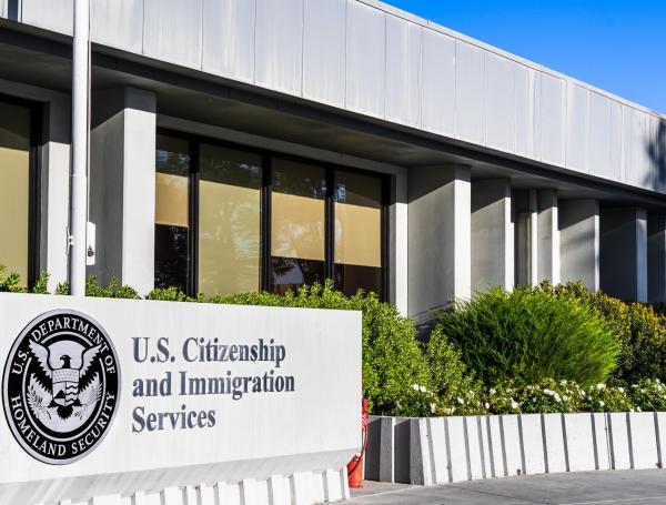 ¿Cómo encontrar una oficina de Uscis cerca de mí? Le explicamos