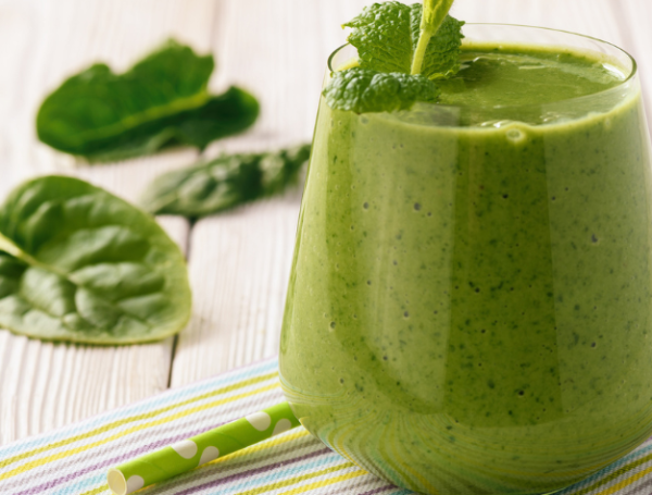 Jugo de guayaba y espinaca: los beneficios de tomarlo a diario y cómo prepararlo