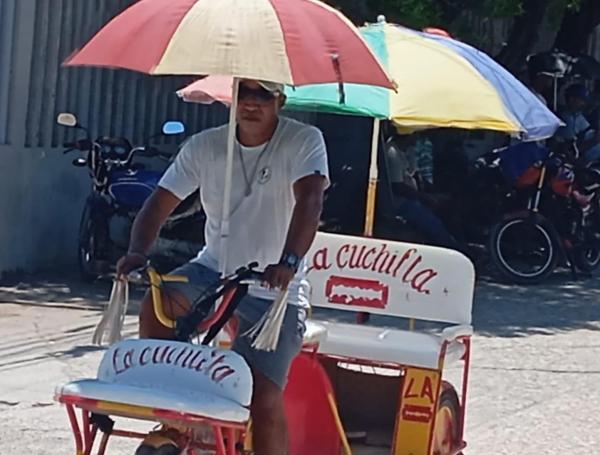 Bicitaxi, el ‘invento’ que salvó a Policarpo, un desplazado de la ...