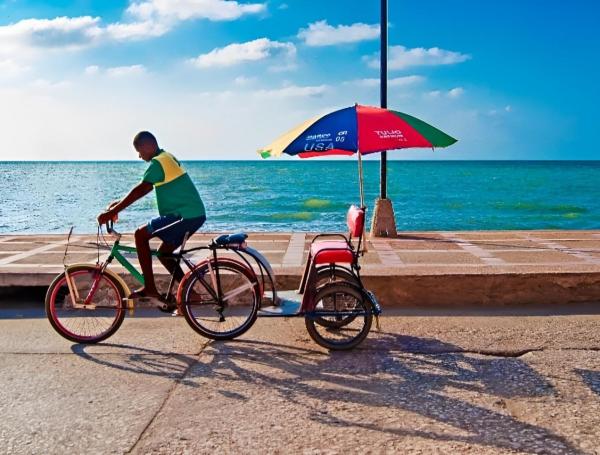 Bicitaxi, el ‘invento’ que salvó a Policarpo, un desplazado de la ...