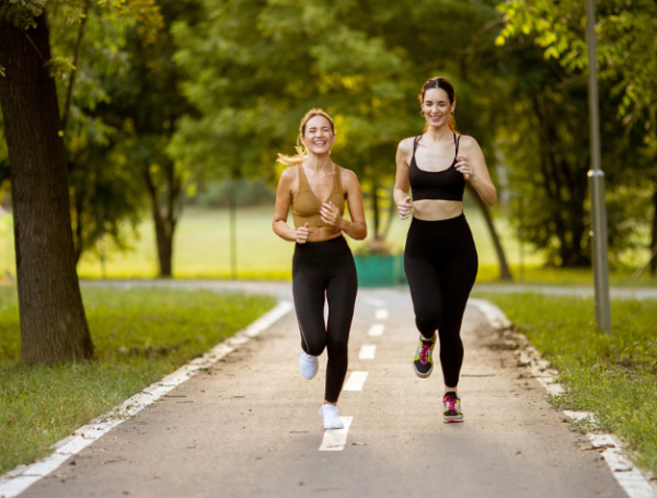 Beneficios y riesgos de las bebidas energéticas en el rendimiento deportivo