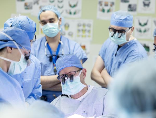 Él es Derek Pfaff, quien recibió innovador trasplante de cara por la ...