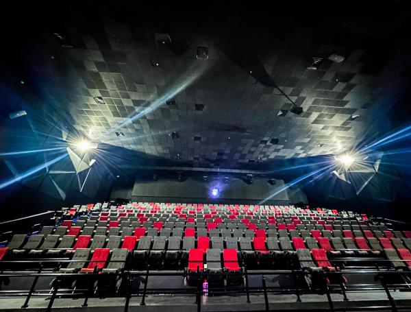 El exitoso arranque del moderno complejo de salas de cine en el centro ...