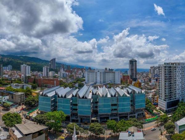 Presidente Petro inaugura moderno edificio para la facultad de salud de la UIS en Bucaramanga