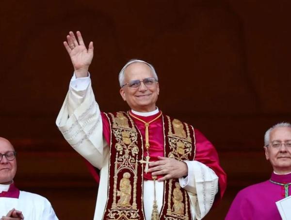 El papa León XIV habla en español en su primer discurso: un saludo a 'mi querida diócesis de ...