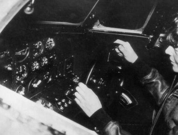 ¿Por qué desapareció la aviadora Amelia Earhart?