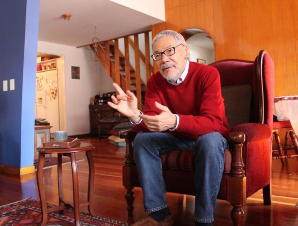 Entrevista al escritor Roberto Burgos Cantor antes de su muerte