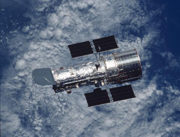 Nasa capturó una galaxia con una 'luz irreal' que va en contra de la física cuántica