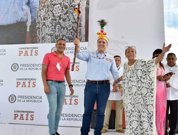 Por problemas respiratorios asociados a coronavirus murió la líder ...