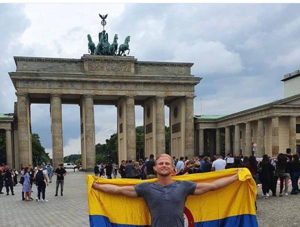 El youtuber Dominic Wolf habla sobre pedido de no usar camisa de Colombia