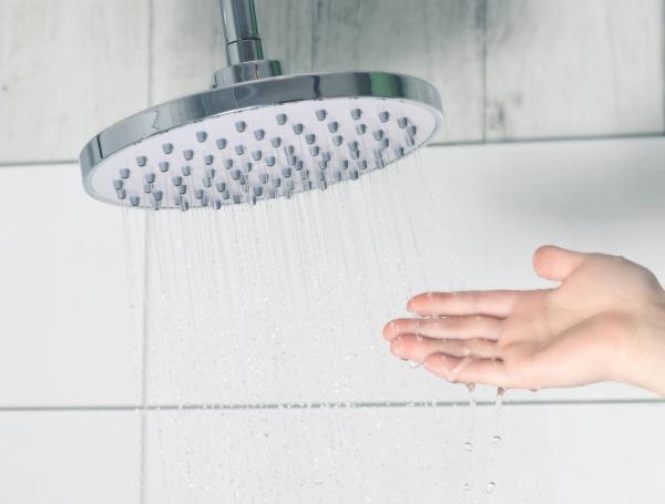 ¿Está bien bañarse todos los días? Expertos en salud responden