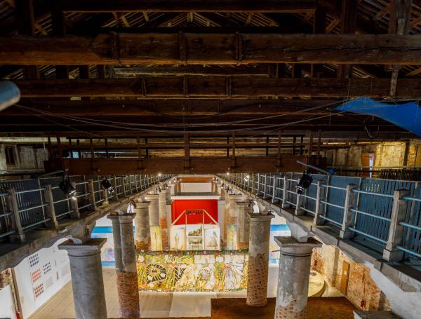 La colombiana Delcy Morelos presenta su obra en la Bienal de Venecia