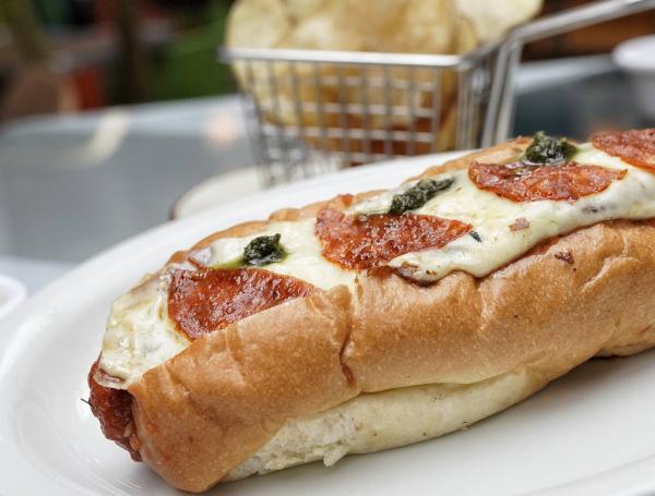 Hot dogs: el maravilloso encanto de los perros calientes colombianos