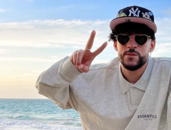 Bad Bunny recibió juloso anillo por ser el artista más escuchado de Spotify