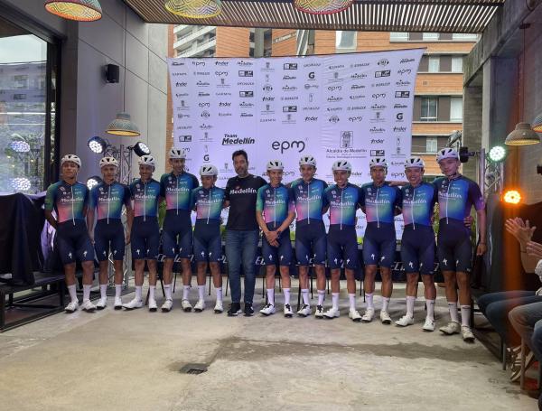 Miguel 'Supermán' López estrena nuevo uniforme del Team Medellín, video