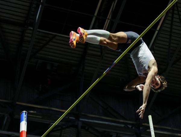 Armand Duplantis: nuevo récord mundial de salto con garrocha, video
