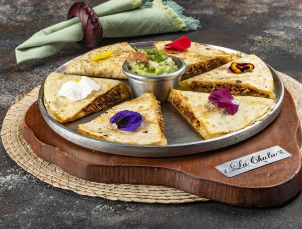 ¿Música y sabores mexicanos? Escoja entre La Santa y La Chula