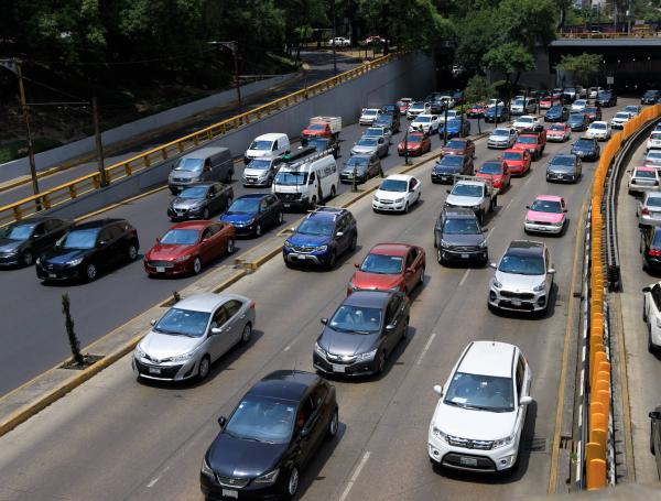 Proponen agregar al semáforo una cuarta luz: ¿qué función tendría?