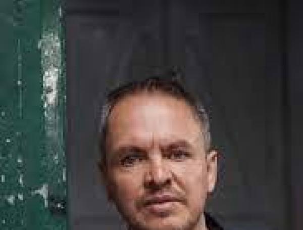 Escritor Alexander Velásquez publicó La mujer que debía morir el sábado ...