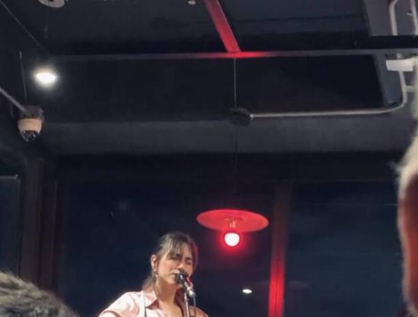 Paula Pera sigue escribiendo la historia del ‘Nostalgia Pop’ con nuevo ...