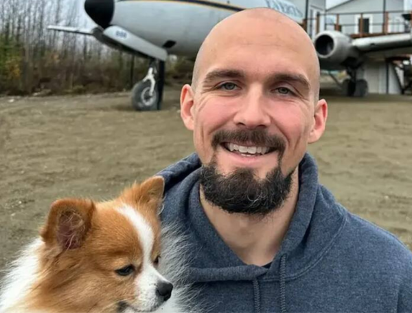 Instructor de vuelo compró un avión en desuso y lo transformó en Airbnb